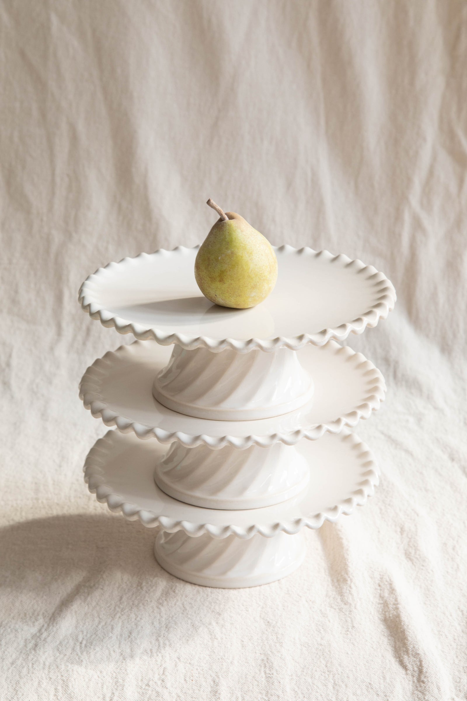 rennes — Biscuiterie Footed Serving Plate